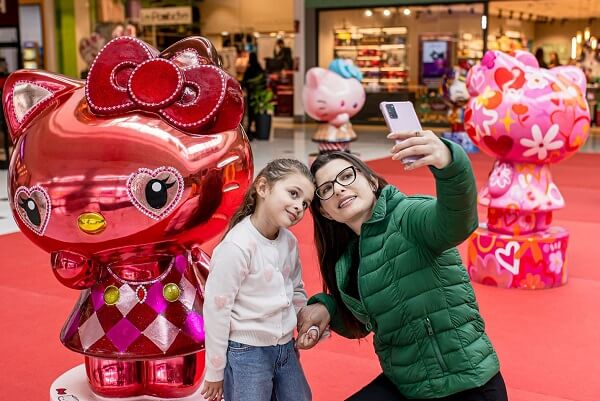 Hello Kitty Parade desembarca em shopping no PR com 12 esculturas